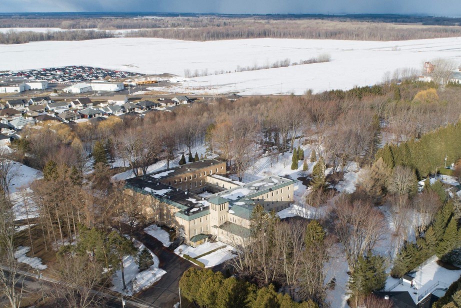 Québec ordonne l'arrêt de la démolition d'un monastère à Berthierville ...